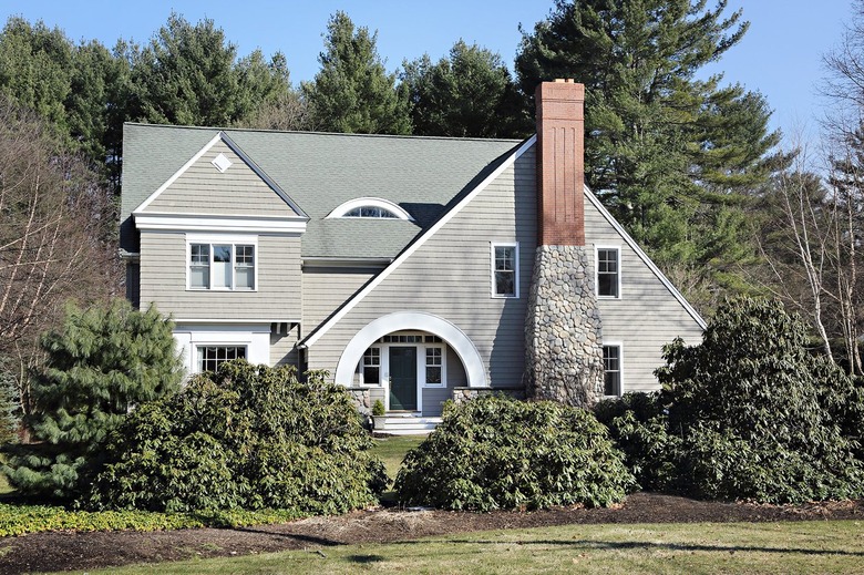 13 Two-Tone Exterior House Color Ideas That Boost Curb Appeal