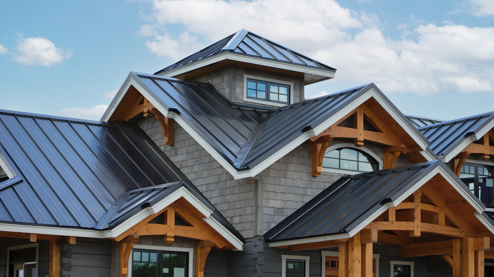 12 Attractive Exterior House Colors That Go With A Metal Roof