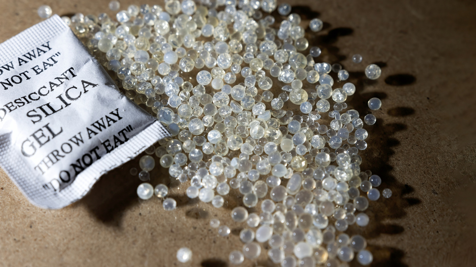 14 Smart Ways To Use Silica Gel Packets In Your Home Instead Of Tossing ...