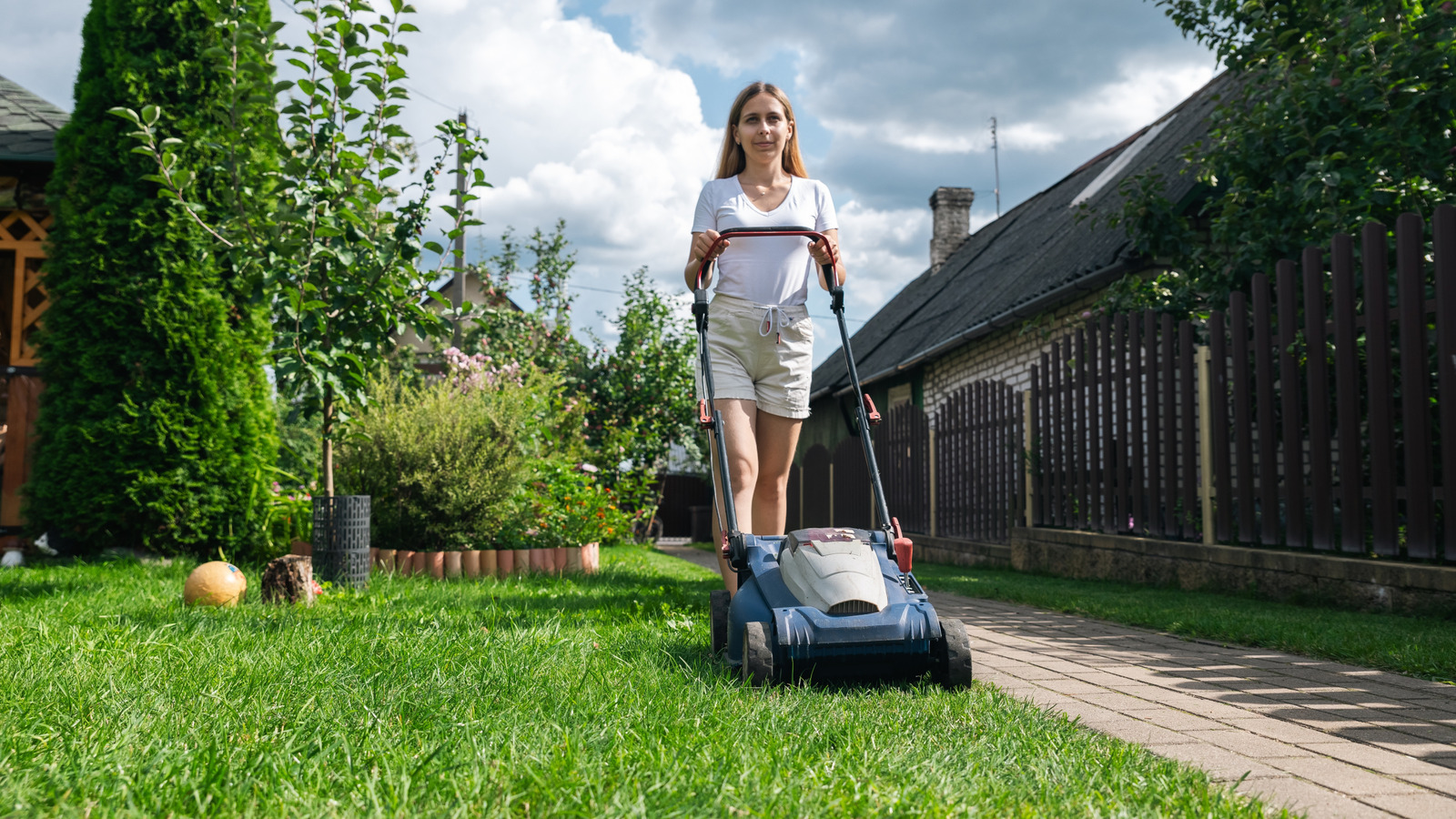 Common Lawn Mowing Mistakes To Avoid At All Costs If You Want A Lush ...