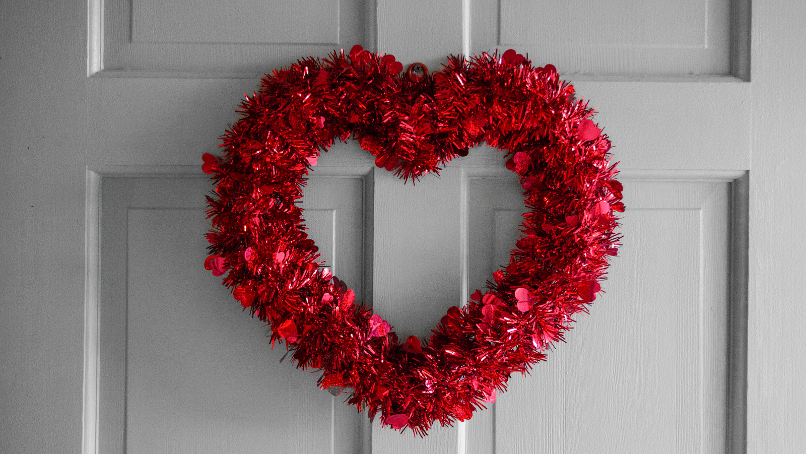 DIY The Cutest Valentine's Day Heart Wreath Using Items You Already Own