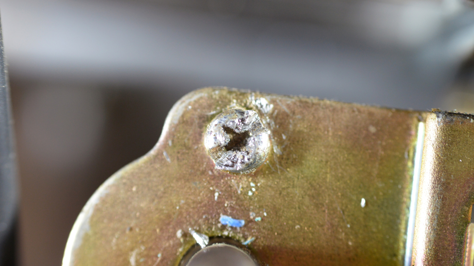 Easily Remove Stripped Screws With The Help Of Super Glue