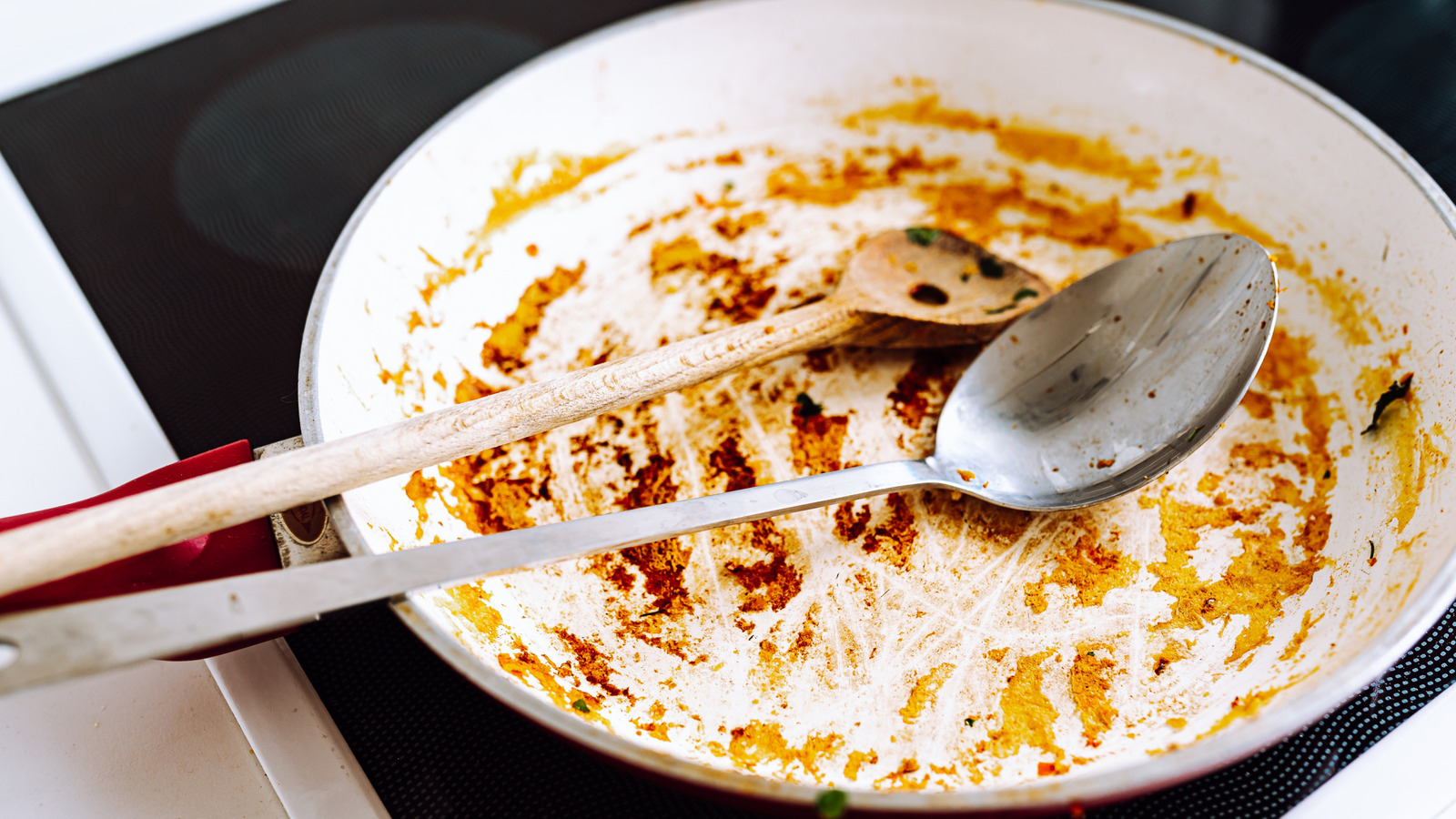 How To Clean Burned Oil Off Ceramic Pans