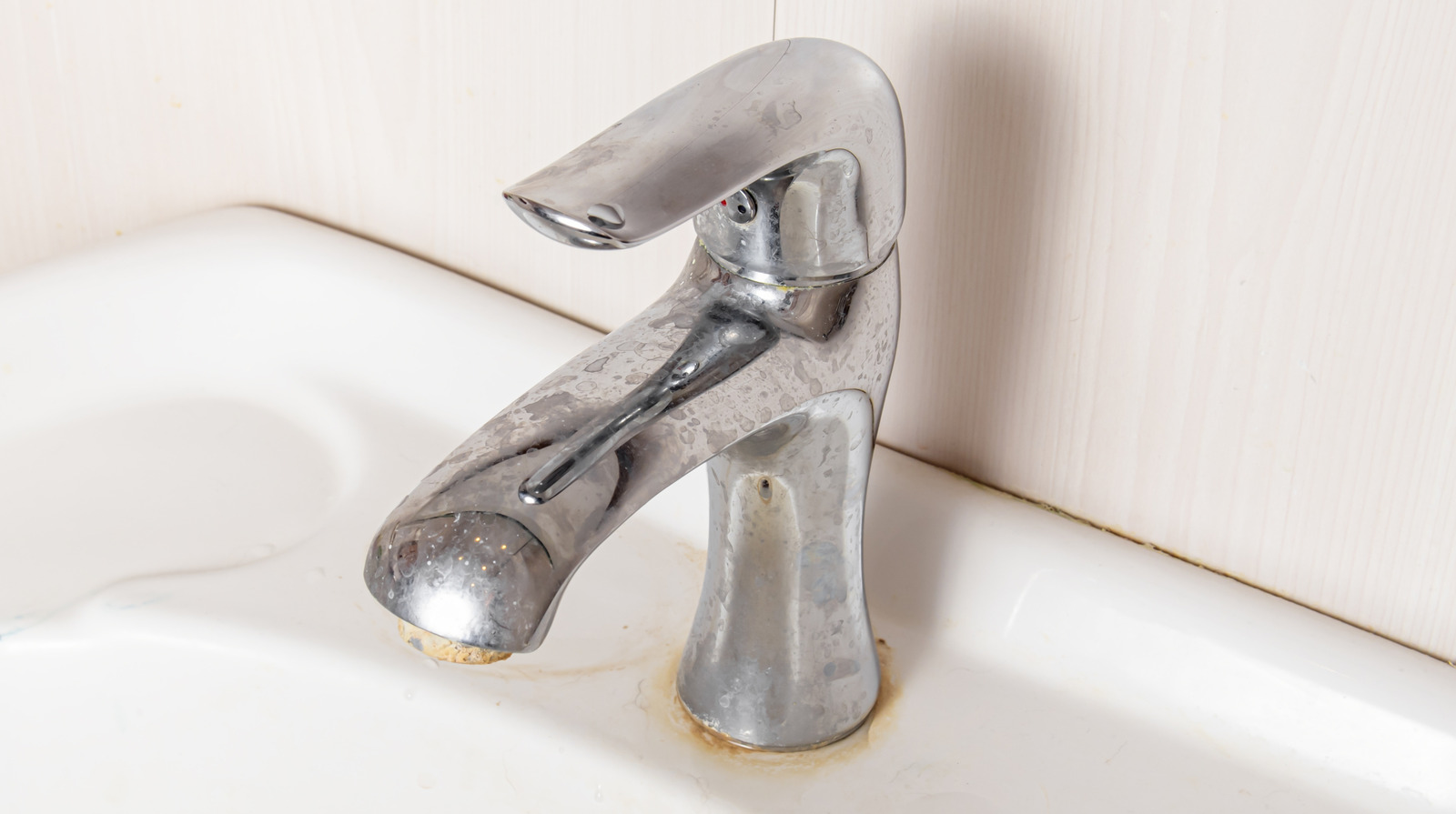 Keep Hard Water Marks Off Of Your Home's Faucets With An Unexpected ...