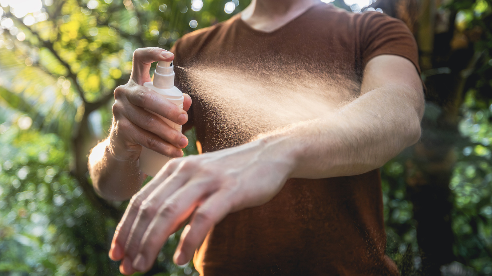 How To Keep Mosquitoes Away With An Easy Essential Oil Trick