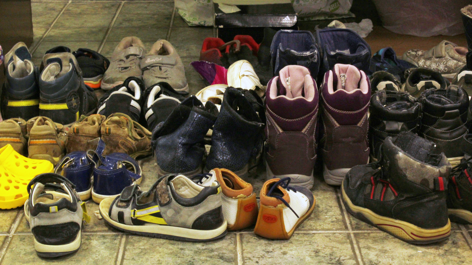 Shoe Lover Shares Clever IKEA BILLY Bookcase Shoe Storage Idea: 'Wow ...