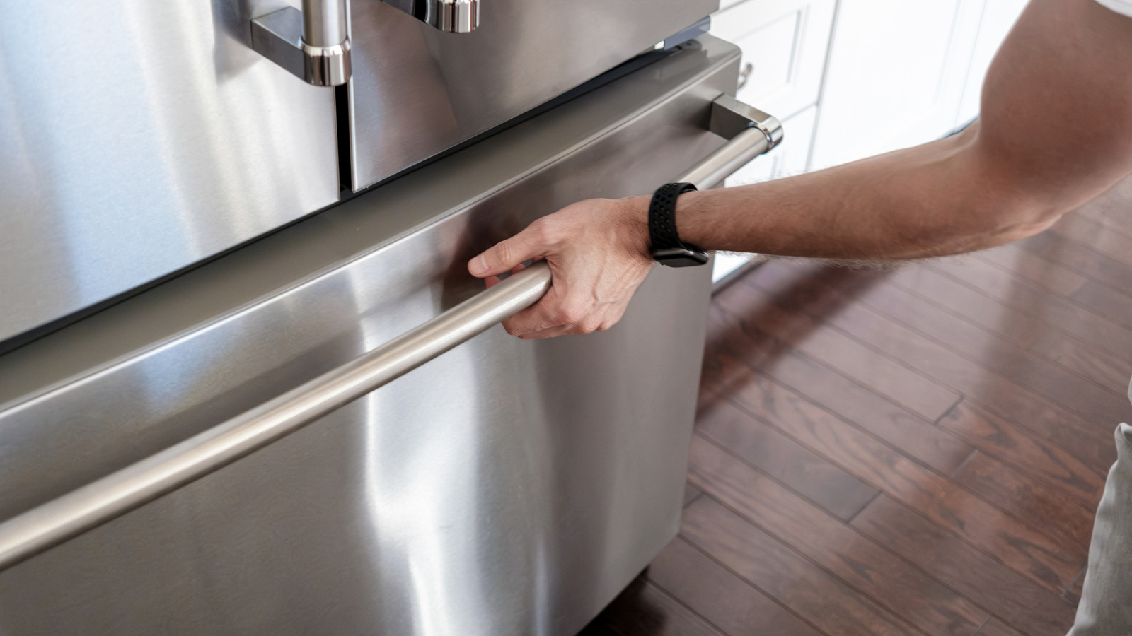 The 7 Best Ways To Clean Stainless Steel To Keep Your Appliances Sparkling