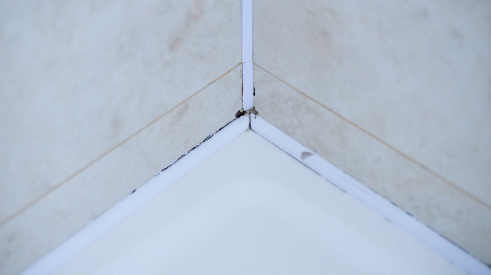 The Best Method For Removing Old Caulk From A Shower