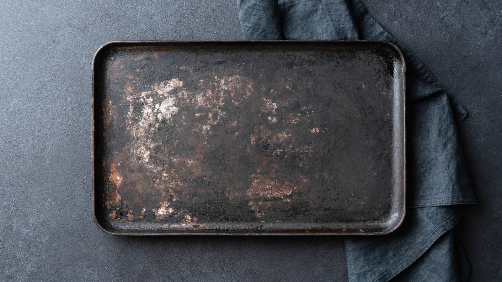 The Foolproof Way To Clean Rusty Baking Sheets And Make Them Look Like New