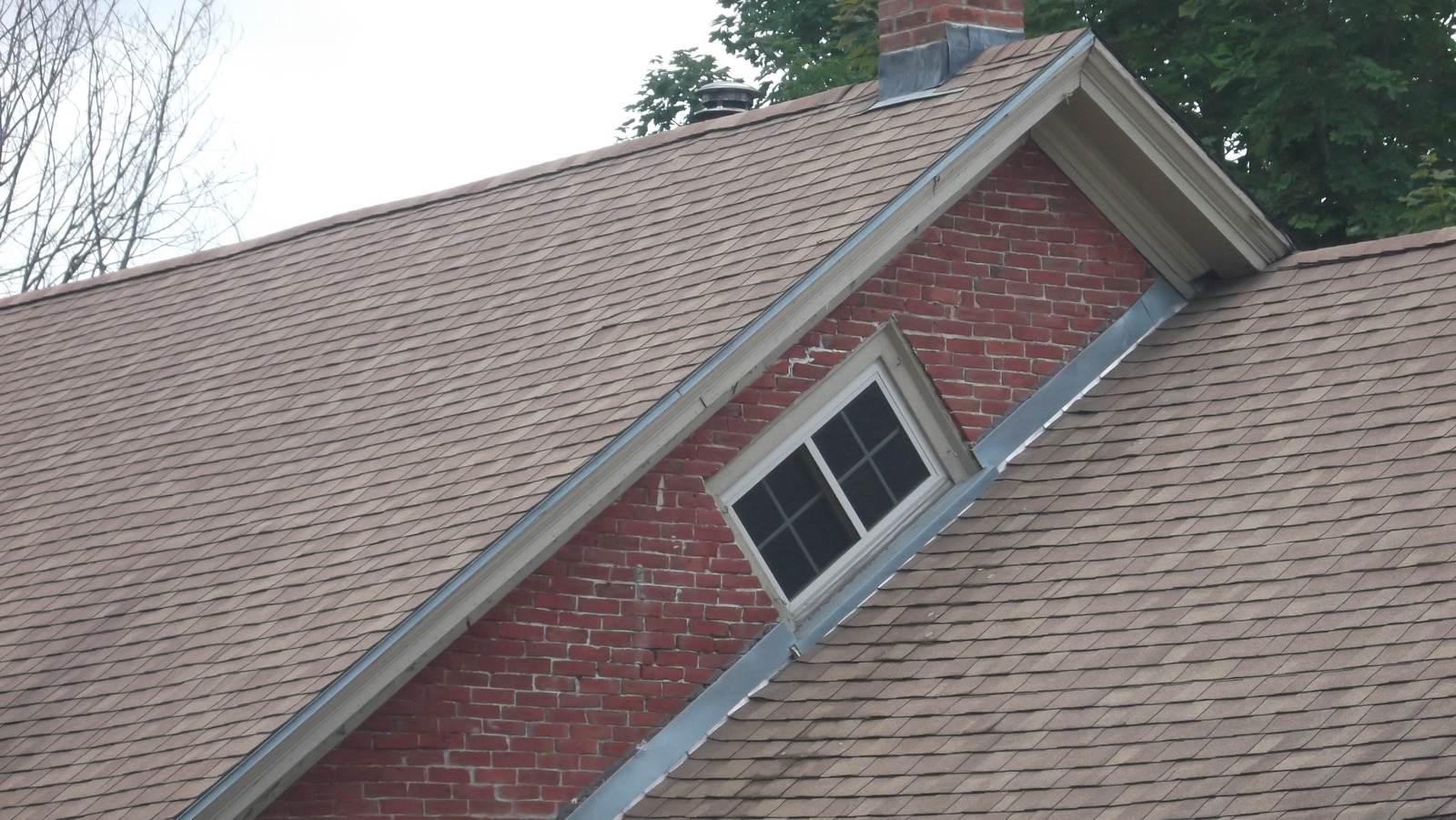Those Diagonal Windows On Old Homes Actually Have A Secret Purpose