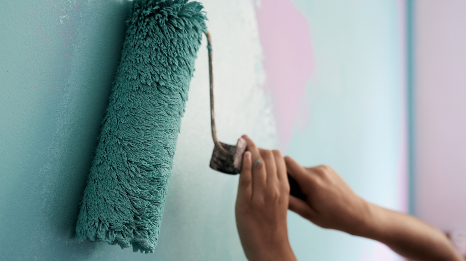 Try This Easy Hack To Remove Lint From Your Paint Roller For A Seamless ...