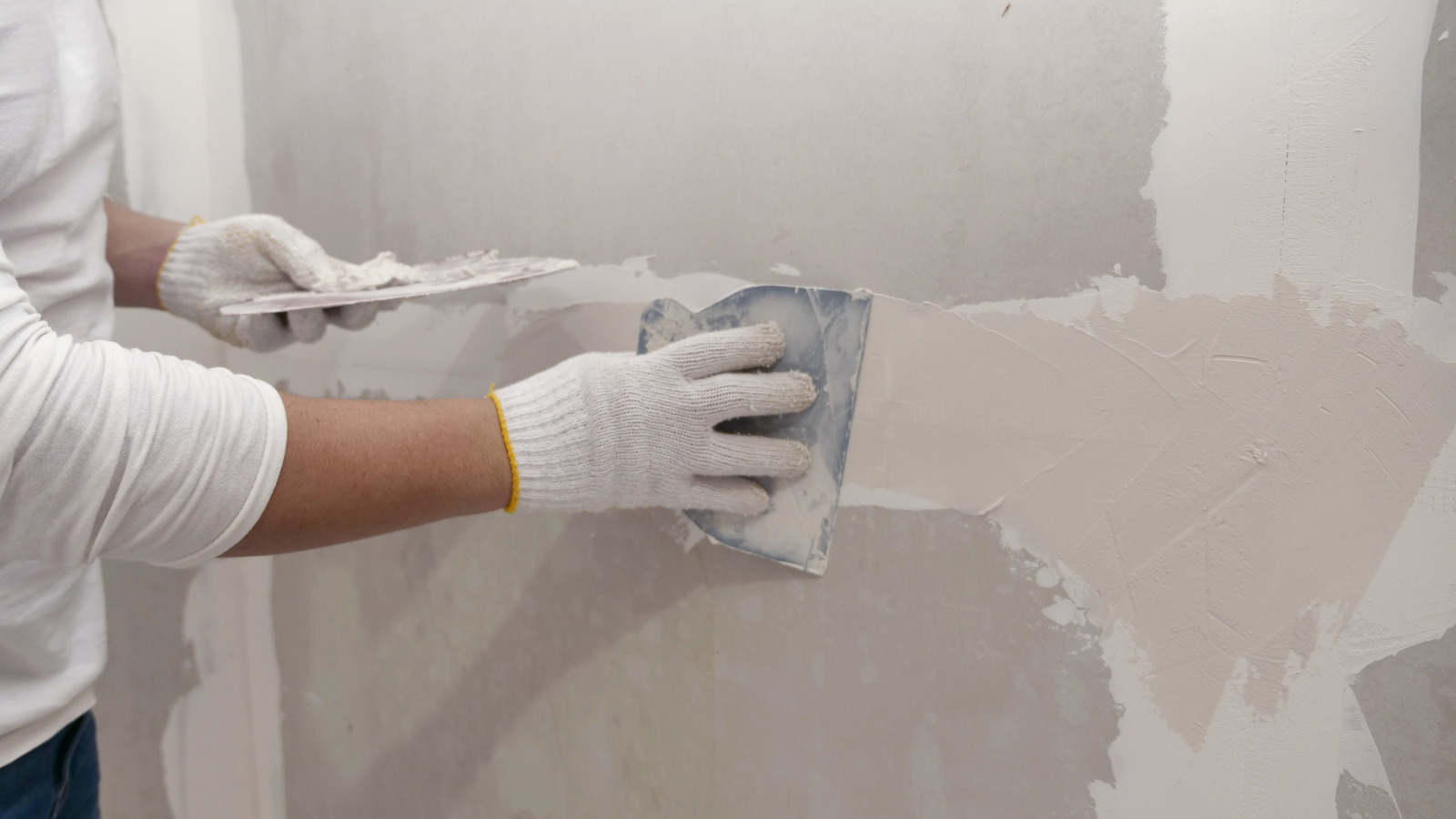 What Is The Difference Between Joint Compound & Plaster Of Paris?